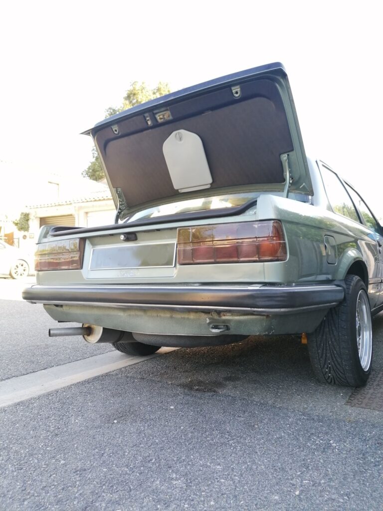 BMW e30 bootlid/trunk trim | Auto Sport Plastic