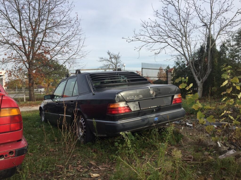 MERCEDES-BENZ W124 rear window louvers/window blinds | Auto Sport Plastic